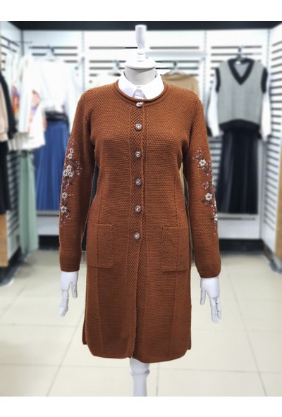 Büyük Beden Kolu İşlemeli Hırka