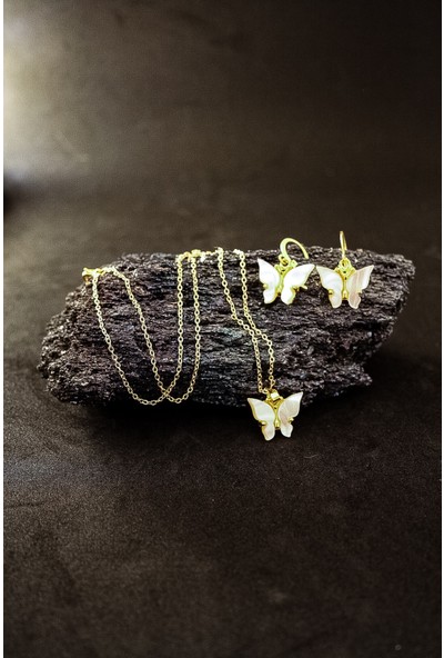 SoAndSo 3'lü Kadın Turkuaz Renk Lak Kaplama Kelebek Kolye ve Küpe Seti SoAndSo 3'lü Kadın Turkuaz Renk Lak Kaplama Kelebek Kolye ve Küpe Seti