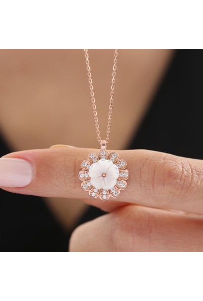 Mia Vento Çiçek Neşesi Manolya Çiçeği Rose Renk Flowers Gümüş Kolye Mia Vento Çiçek Neşesi Manolya Çiçeği Rose Renk Flowers Gümüş Kolye