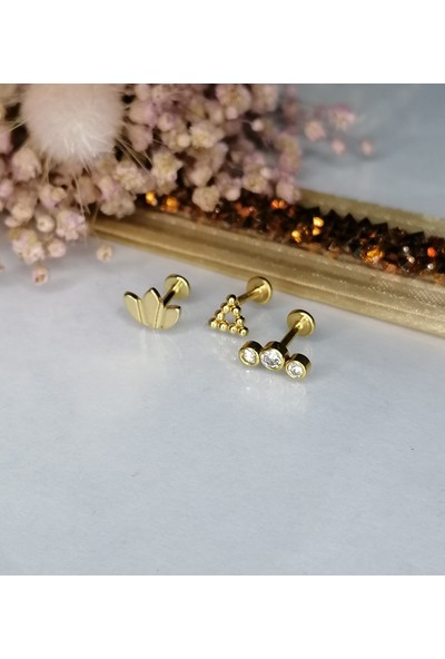 Takıdan Sembollü, Üçgen, Zirkon Üç Taşlı Üçlü Kombin Cerrahi Çelik Kıkırdak Tragus Piercing 6mm Takıdan Sembollü, Üçgen, Zirkon Üç Taşlı Üçlü Kombin Cerrahi Çelik Kıkırdak Tragus Piercing 6mm