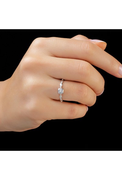Tek Tarzım Takı Rodyumlu Tek Taş Gümüş Yüzük