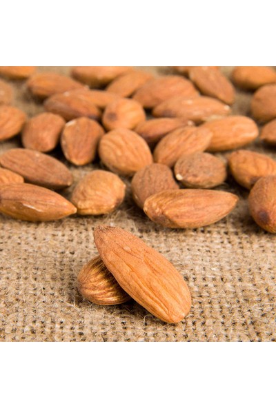 Badem Içi Kavrulmuş Tuzsuz 500GR Badem Içi Kavrulmuş Tuzsuz 500GR