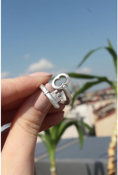 Fly Bazaar Anahtar Gümüş Kaplama Silver Gümüş Renk Kadın Ayarlamalı Yüzük - BF21406