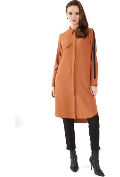 Zühre Kolları Şerit ve Broş Detaylı Tarçın Tunik T-0978 Zühre Kolları Şerit ve Broş Detaylı Tarçın Tunik T-0978