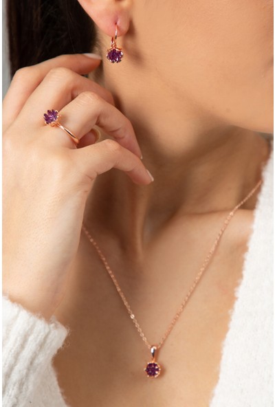 Elika Bijoux Kadın Rose Mor Zirkon Taşlı Lotus Çiçeği Model Takım Set Elika Bijoux Kadın Rose Mor Zirkon Taşlı Lotus Çiçeği Model Takım Set