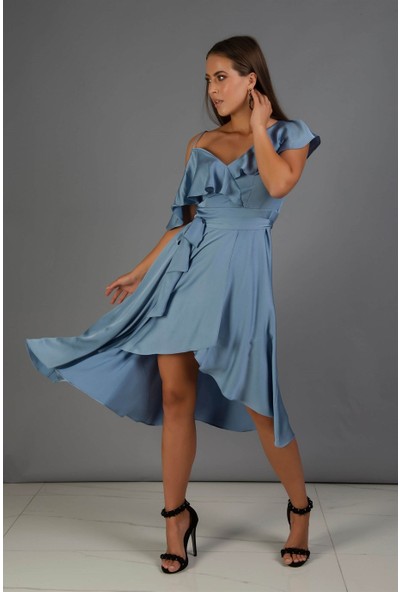Carmen Mavi Saten Yakası Volanlı Askılı Abiye Elbise Carmen Mavi Saten Yakası Volanlı Askılı Abiye Elbise