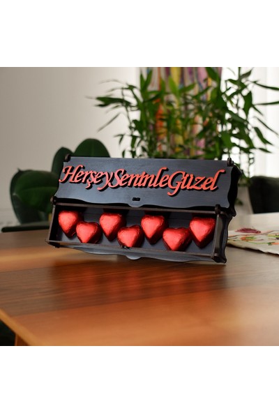 Sweet Boxs Sevdiklerinize Özel Ahşap Herşey Seninle Güzel Kalpli Çikolata Kutusu