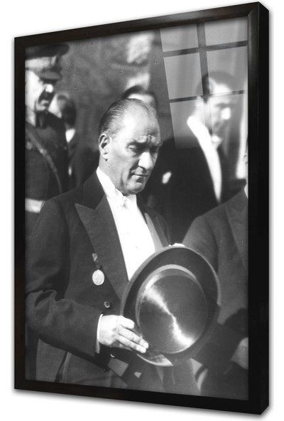 Atatürk Merdivenlerden Inerken Çerçeveli Cam Tablo