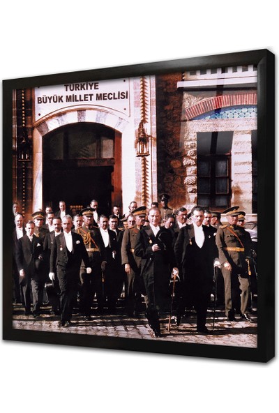 Tablosan Atatürk Meclisten Çıkarken Çerçeveli Cam Tablo Tablosan Atatürk Meclisten Çıkarken Çerçeveli Cam Tablo