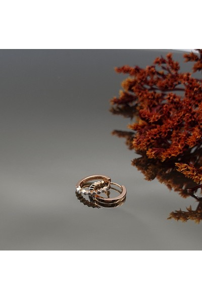 Grand-e Store Jewelry Çapraz Taşlı Kare Küpe