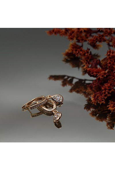 Grand-e Store Jewelry Zirkon Taşlı Sallantılı Damla Küpe Grand-e Store Jewelry Zirkon Taşlı Sallantılı Damla Küpe