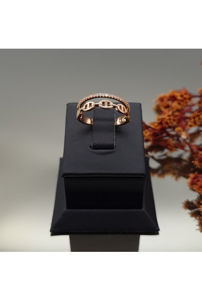 Grand-e Store Jewelry Zirkon Taşlı Kraliçe Yüzük Grand-e Store Jewelry Zirkon Taşlı Kraliçe Yüzük