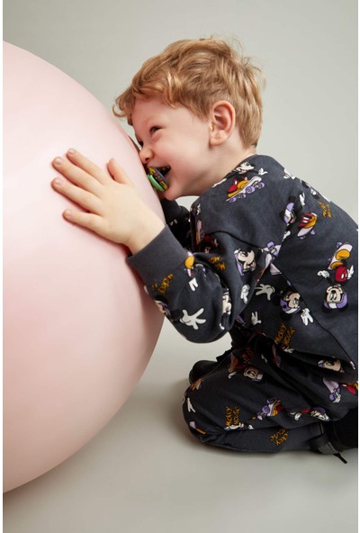 DeFacto Erkek Bebek Mickey & Minnie Lisanslı Regular Fit Bisiklet Yaka Sweatshirt W8369A222SP