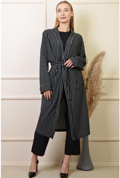 Pinkmark Kadın Siyah Beyaz Çizgili Kemerli Tesettür Kimono PMCK25400 Pinkmark Kadın Siyah Beyaz Çizgili Kemerli Tesettür Kimono PMCK25400