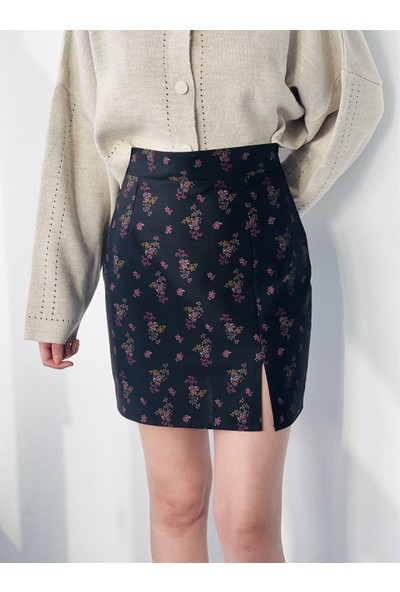 Retrobird Çiçekli Mini Yırtmaçlı Etek Kadın Siyah
