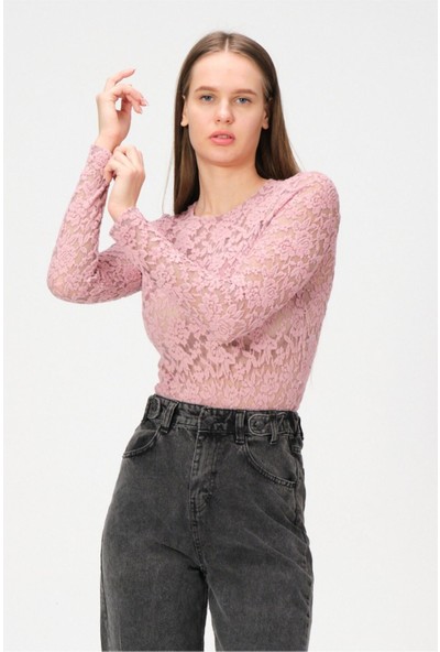 Dantel Detaylı Alttan Çıtçıtlı Şık Body