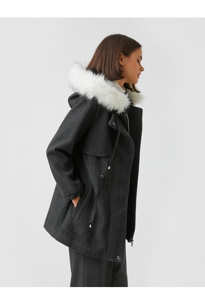 Koton Kadın Kürklü Kapüşonlu Kaban