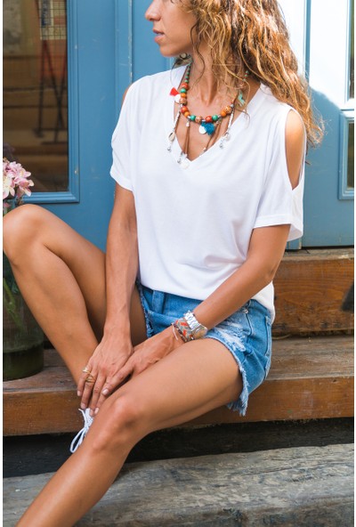 Güneş Kızı Kadın Beyaz Omuz Dekolteli T-Shirt GK-JR215