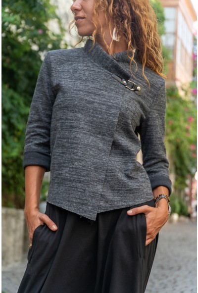 Güneş Kızı Kadın Antrasit Deri Tokalı Salaş Hırka GK-BST2976