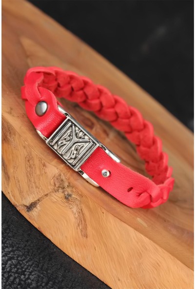 Moco Kırmızı Renk Örgü Model Kayı Boyu Aksesuarlı Deri Erkek Bileklik Moco Kırmızı Renk Örgü Model Kayı Boyu Aksesuarlı Deri Erkek Bileklik