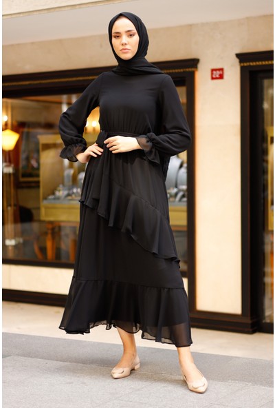 Saretex Önden Fırfır Detaylı Kolları Büzgülü Şifon Elbise Siyah