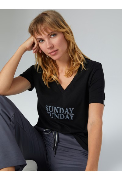 Faik Sönmez Önü Logo Baskılı V Yaka T-SHIRT63809