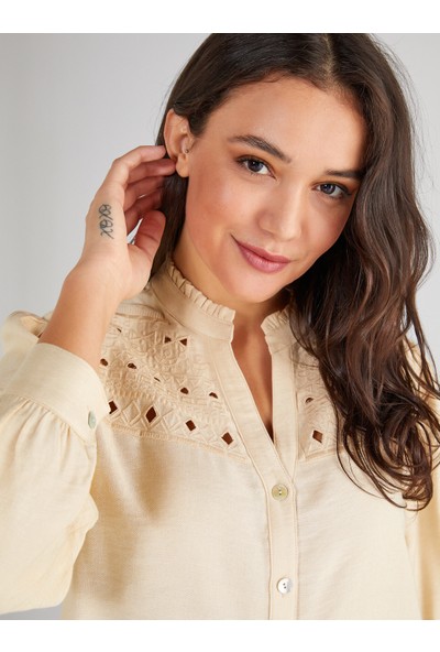 Faik Sönmez Robası Nakış Detaylı Fırfır Yakalı Gömlek 63249