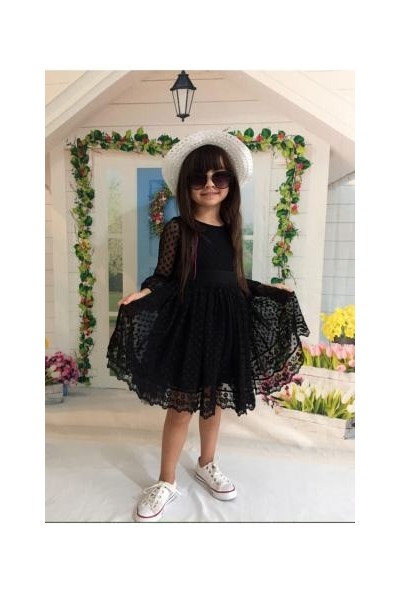 Miço Kids Siyah Şapkalı Tüllü Güpür Detaylı Kız Çocuk Elbisesi Miço Kids Siyah Şapkalı Tüllü Güpür Detaylı Kız Çocuk Elbisesi
