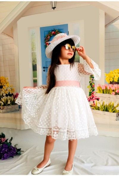Miço Kids Beyaz Şapkalı Tüllü Güpür Detaylı Kız Çocuk Elbisesi Miço Kids Beyaz Şapkalı Tüllü Güpür Detaylı Kız Çocuk Elbisesi