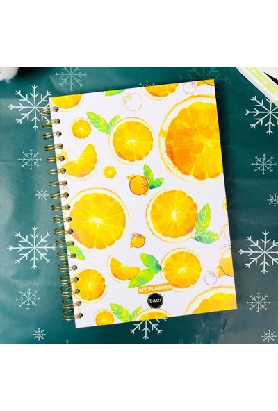 Patladı Gitti Portakal Tasarımlı Spiralli Sticker'lı Tarihsiz Konuşan Ajanda Haftalık Planlayıcı Defter Patladı Gitti Portakal Tasarımlı Spiralli Sticker'lı Tarihsiz Konuşan Ajanda Haftalık Planlayıcı Defter