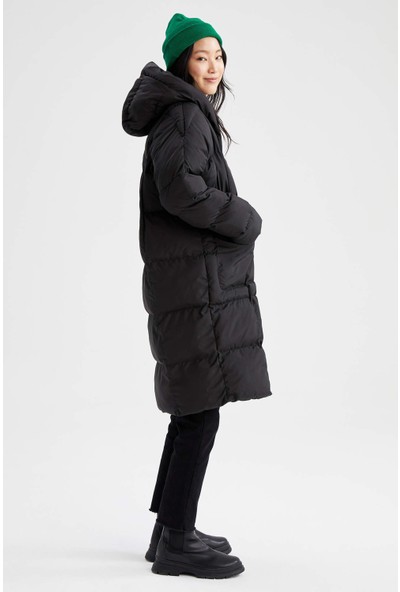 DeFacto Regular Fit Kapüşonlu Şişme Kışlık Uzun Rüzgar Geçirmez Mont Parka X2168AZ21WN DeFacto Regular Fit Kapüşonlu Şişme Kışlık Uzun Rüzgar Geçirmez Mont Parka X2168AZ21WN