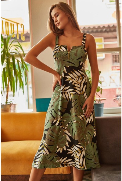 Hakke Askılı Göğüs Zincir Elbise