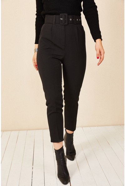 Hakke Havuç Kemerli Kumaş Pantolon