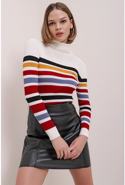 Hakke Çizgili Renkli Kazak