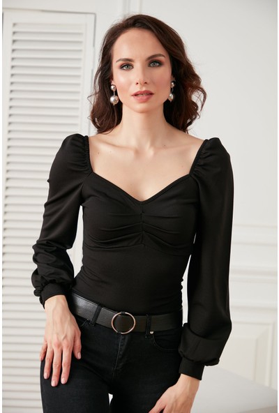 Hakke Önü Büzgülü Kol Detaylı Likralı Bluz