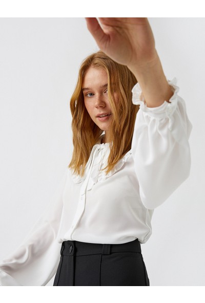 Koton Yakası Kolları Fırfırlı Gömlek
