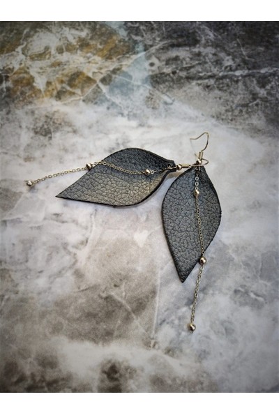 Blue&soul Yaprak Tasarım Zincirli Deri El Yapımı Küpe Blue&soul Yaprak Tasarım Zincirli Deri El Yapımı Küpe