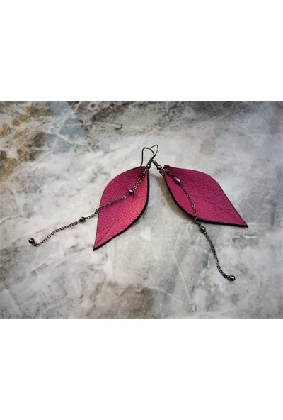 Blue&soul Yaprak Tasarım Zincirli Deri El Yapımı Küpe Fuşya Blue&soul Yaprak Tasarım Zincirli Deri El Yapımı Küpe Fuşya