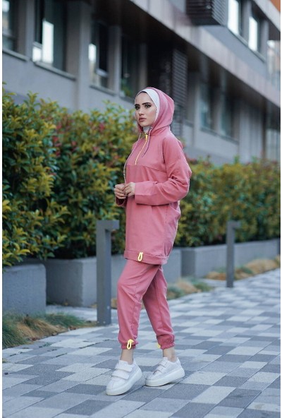 Burcu Tesettür Neon Fermuarlı Kapüşonlu Eşofman Takımı TRN2040 Pudra Burcu Tesettür Neon Fermuarlı Kapüşonlu Eşofman Takımı TRN2040 Pudra