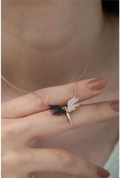 Laramu 925 Ayar Siyah Beyaz Taşlı Gümüş Melek Kolye