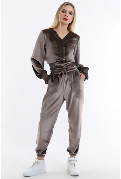 Dreamlike V Yaka Önü Düğmeli Bluz Beli Lastikli Cepli Kadife Kombin Takım Dreamlike V Yaka Önü Düğmeli Bluz Beli Lastikli Cepli Kadife Kombin Takım