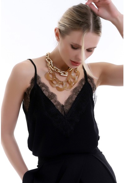 Dreamlike V Yaka Dantelli Askılı Göğüs Dekolteli Seksi Saten Bluz Dreamlike V Yaka Dantelli Askılı Göğüs Dekolteli Seksi Saten Bluz