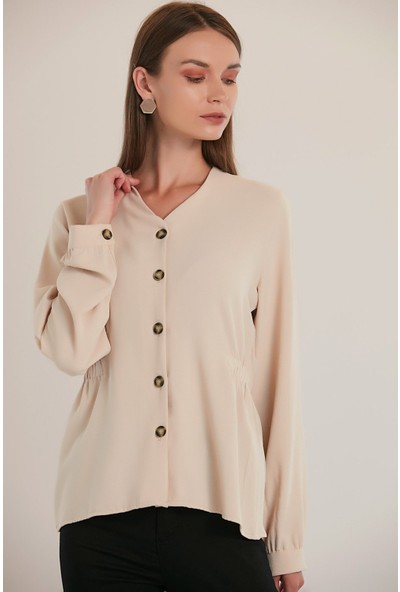 Gülseli Yanları Lastikli Düğmeli Kısa Bluz