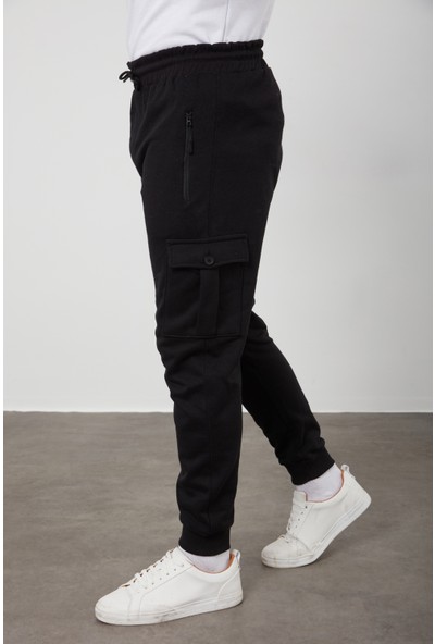 Tena Moda Erkek Siyah Kargo Fermuarlı Cep Bel ve Paça Kaşkorseli Eşofman Altı Tena Moda Erkek Siyah Kargo Fermuarlı Cep Bel ve Paça Kaşkorseli Eşofman Altı