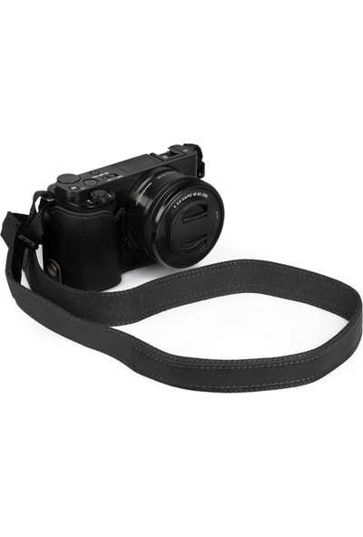 Megagear Sony ZV-E10 ile Uyumlu Gerçek Deri Yarım Fotoğraf Makinesi Kılıfı - Siyah Megagear Sony ZV-E10 ile Uyumlu Gerçek Deri Yarım Fotoğraf Makinesi Kılıfı - Siyah