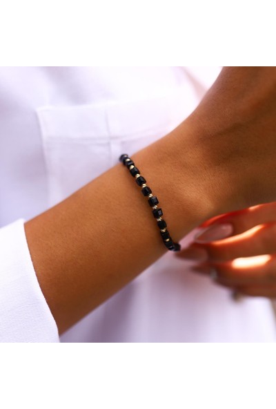 Cherry 14 Ayar Altın Siyah Kare Taşlı Bileklik Cherry 14 Ayar Altın Siyah Kare Taşlı Bileklik