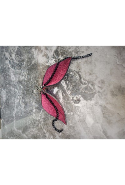 Blue&soul Yaprak Tasarım Zincirli Küpe %100 Deri Blue&soul Yaprak Tasarım Zincirli Küpe %100 Deri