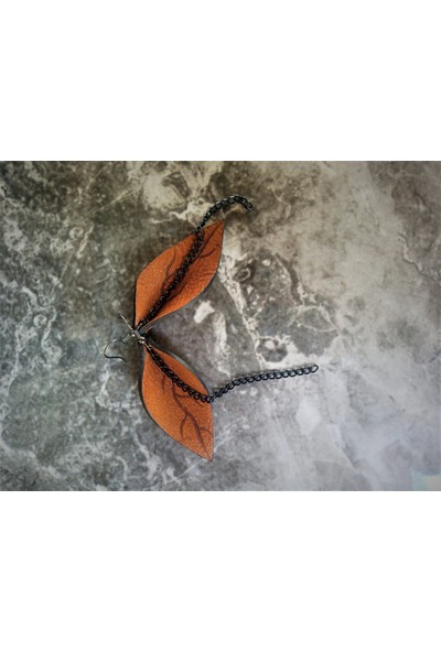 Blue&soul Yaprak Tasarım Zincirli Küpe %100 Deri Blue&soul Yaprak Tasarım Zincirli Küpe %100 Deri