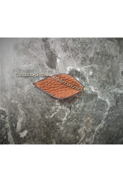 Blue&soul Yaprak Tasarım Zincirli Küpe %100 Deri Blue&soul Yaprak Tasarım Zincirli Küpe %100 Deri