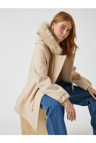 Koton Kadın Kürklü Kapüşonlu Kaban